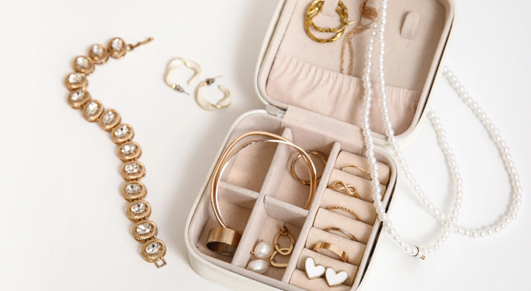 The Best Types of Engagement Ring Storage | BriteCo Jewelry Insurance